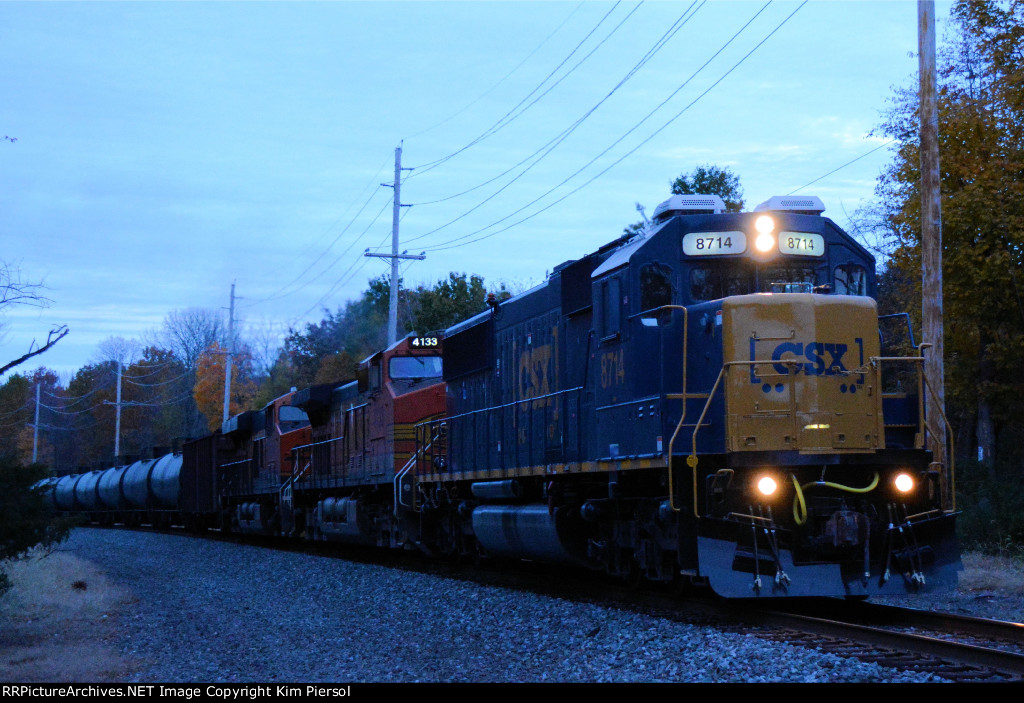 CSX 8714 K138-22 Crude Oil Loads